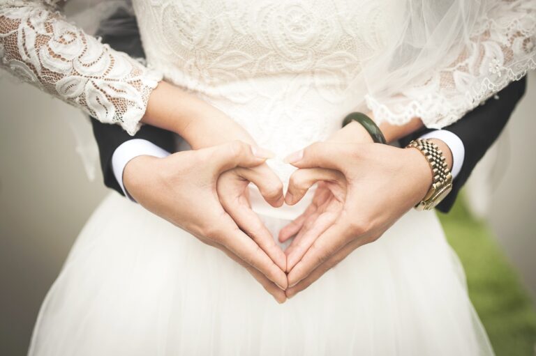 How to Keep the Love Forever Between Married Couples